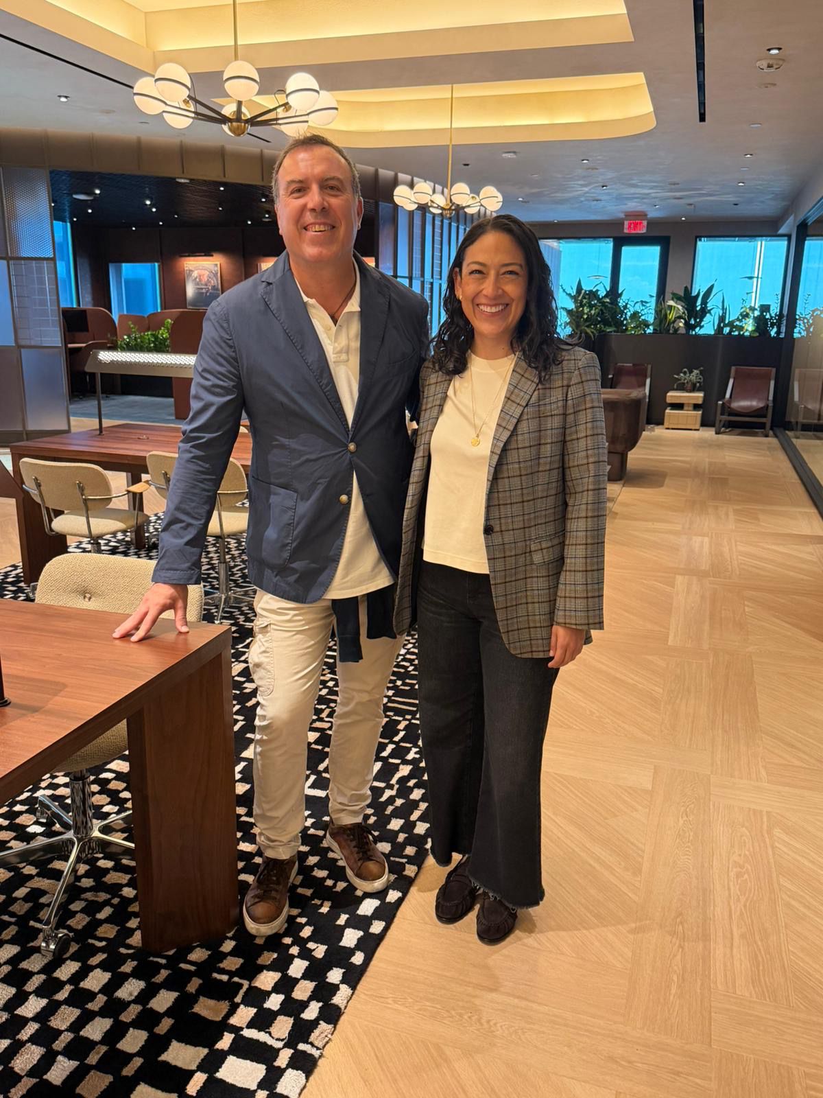 Land visita Netflix en Los Ángeles · Encuentro oficial